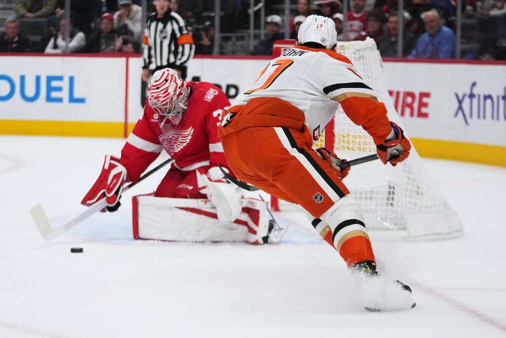Alex DeBrincat scores twice, Red Wings beat Ducks 6-3 to end 3-game slide