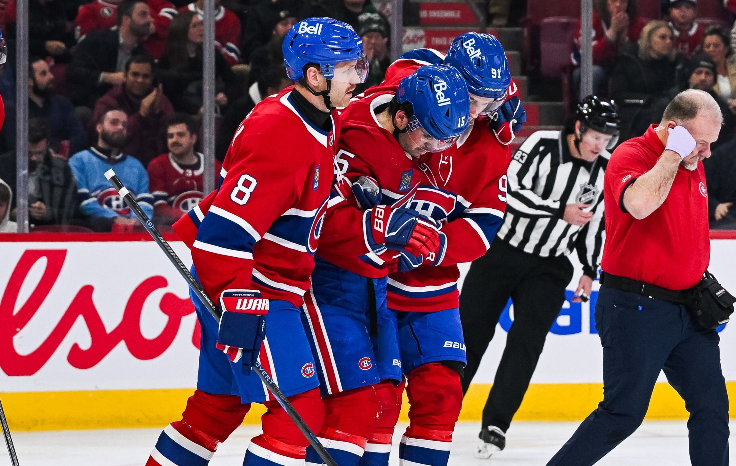 Canadiens Alex Newhook leaves game against Stars with injury