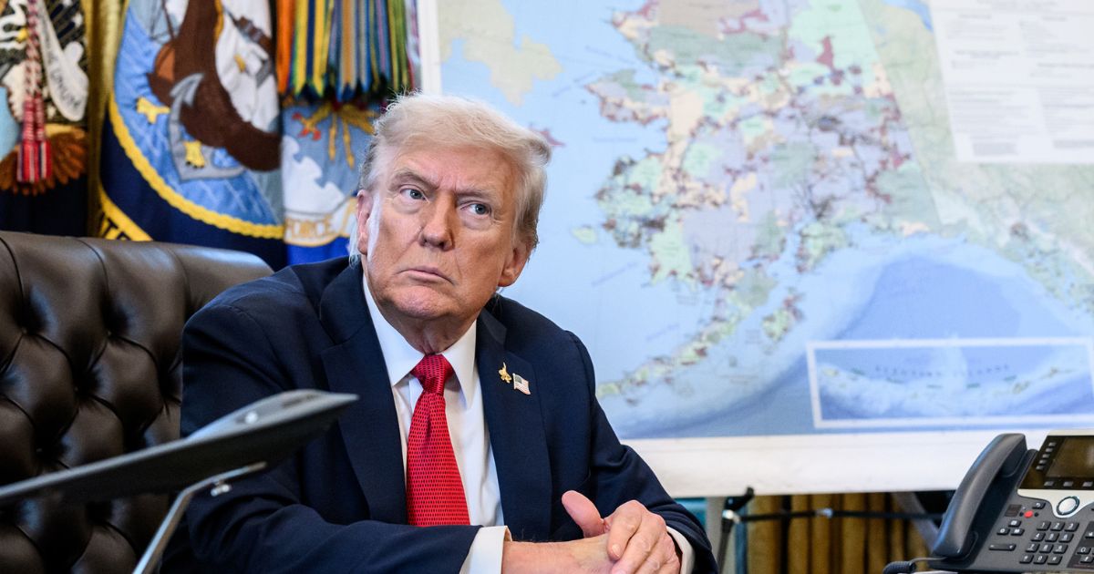 White House Makes Bizarre Error on New Anti-Media Website, Rushes to ...