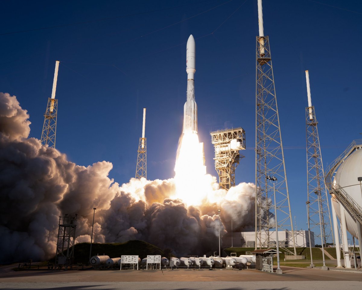 Atlas 5 rocket launches U.S. communications satellite