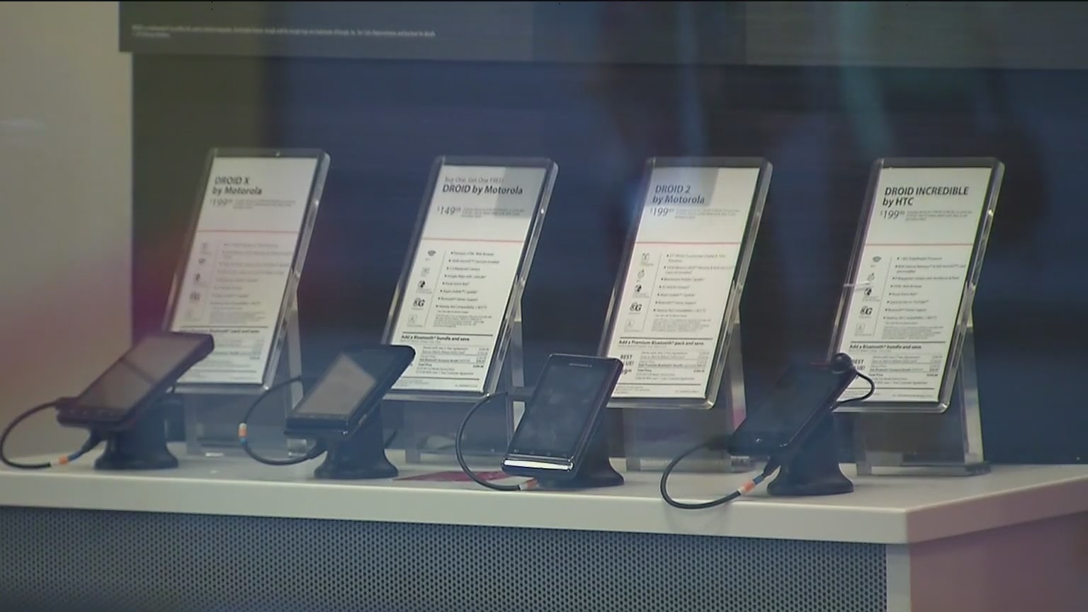 Verizon plans 15,000 layoffs after subscriber losses