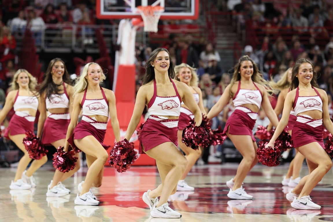 Beautiful photos highlight NCAA and NFL cheerleaders of 2025