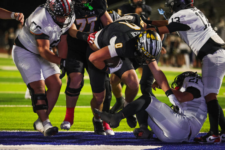 Caton Cramer's 5 TDs power Seminole football past Levelland in 4A D-II ...