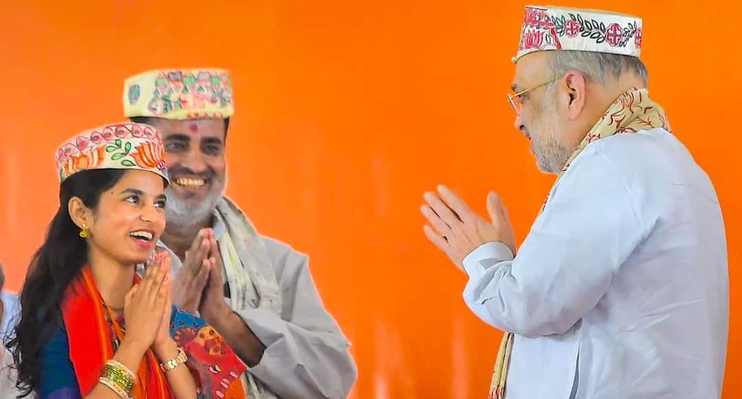 Bihar Polls 2025: Maithili Thakur's First Reaction As She Heads Toward ...