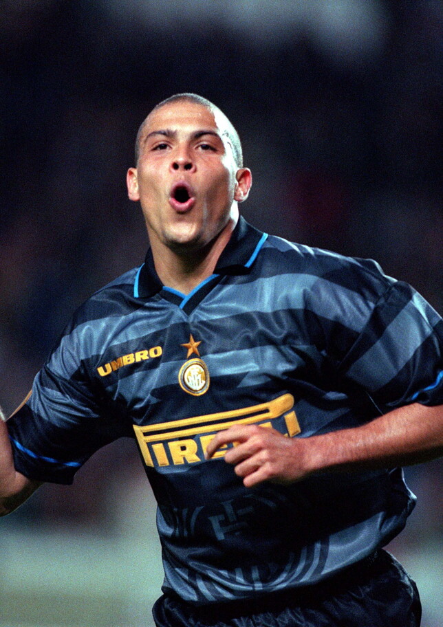 Inter, look amarcord: la terza maglia 26/27 omaggia la divisa del 97/98 ...