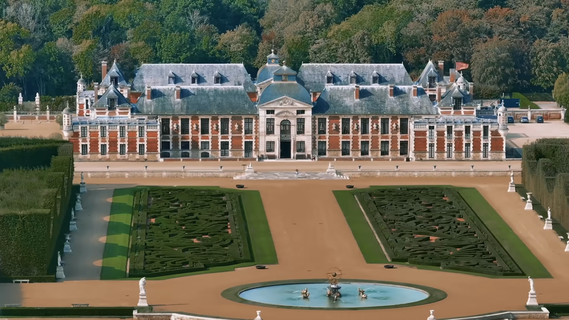 Inside a $200,000,000 estate: Erik Van Conover explores one of Normandy ...