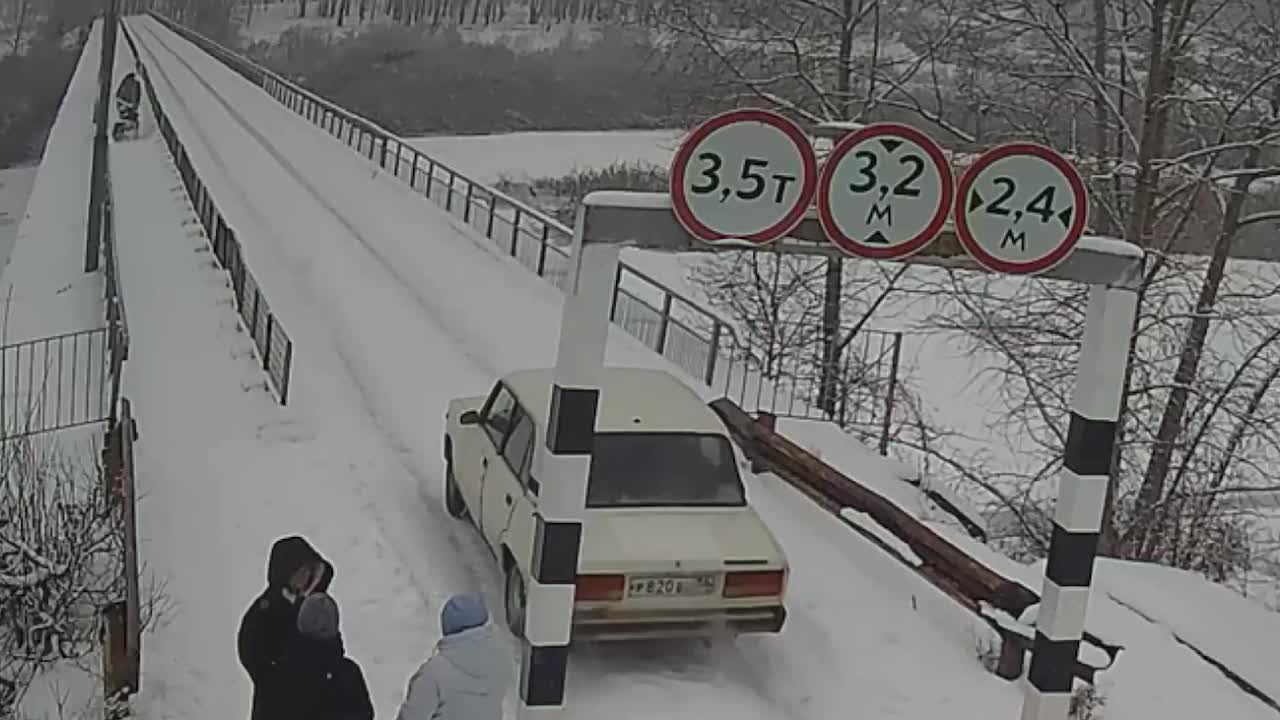 Car slams into height restriction pillar after zigzagging across snow ...