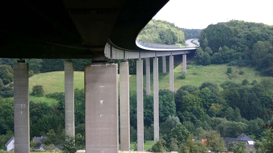 Lkw-Fahrer gefährden marode Wiehltalbrücke: Jetzt schlägt die Autobahn ...
