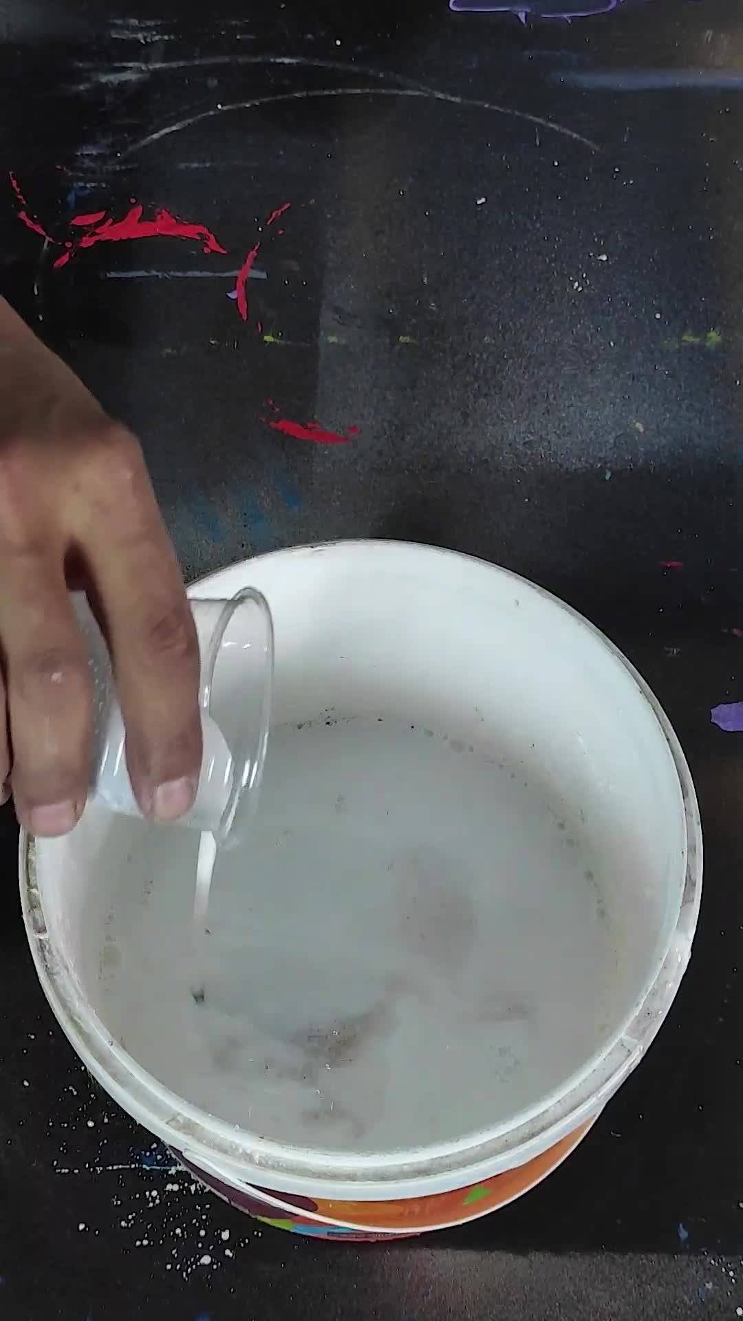 How to install the putty to make a good texture paste for decoration