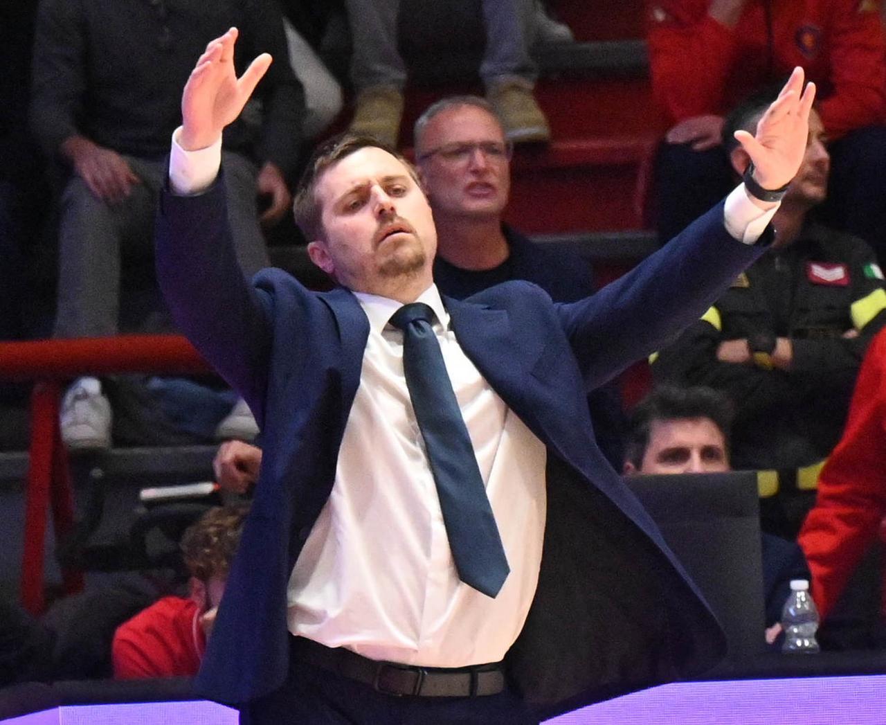 Estra, la crisi ai raggi X. Da Della Rosa al roster. Sono tutti sotto ...