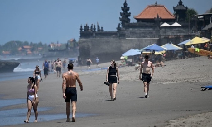 5 Chinese tourists killed in minibus accident in Indonesia's Bali