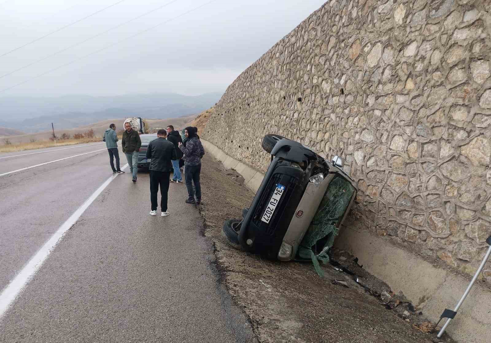Bayburt-Erzurum kara yolunda trafik kazası: 3 yaralı