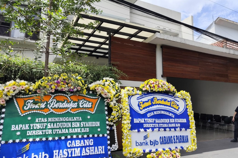 Ratusan Karangan Bunga Penuhi Rumah Duka Dirut Bank BJB Yusuf Saadudin