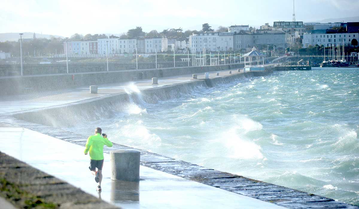 Weekend weather outlook as Ireland to be battered by rain amid orange ...