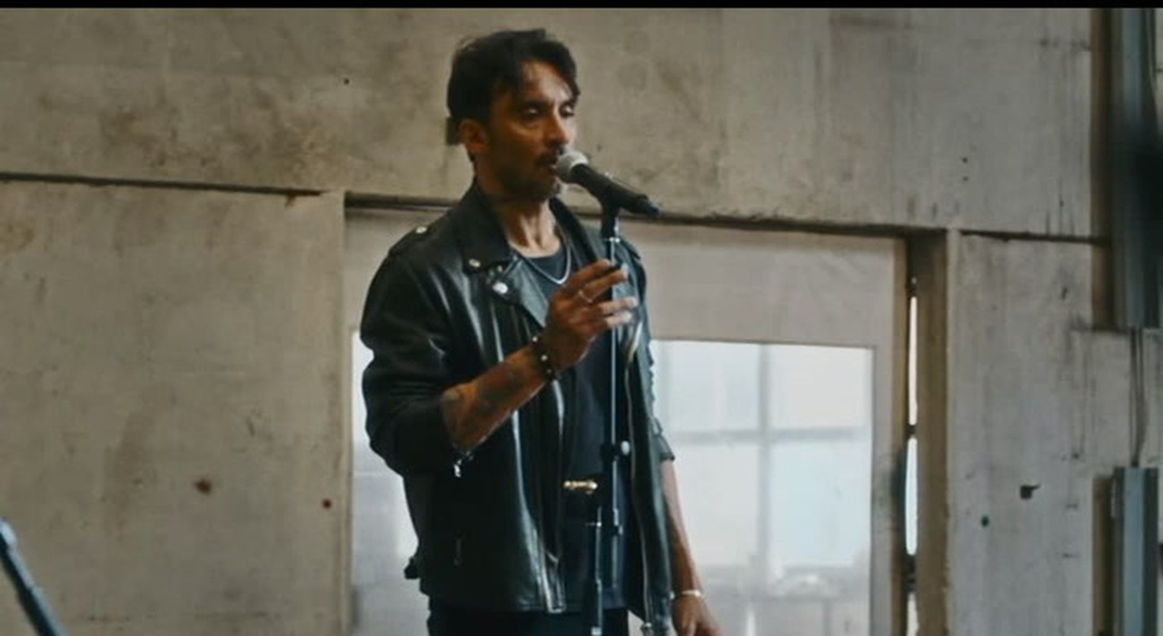 Fabrizio Moro: "Dal futuro non mi aspetto nulla, vivo alla giornata"