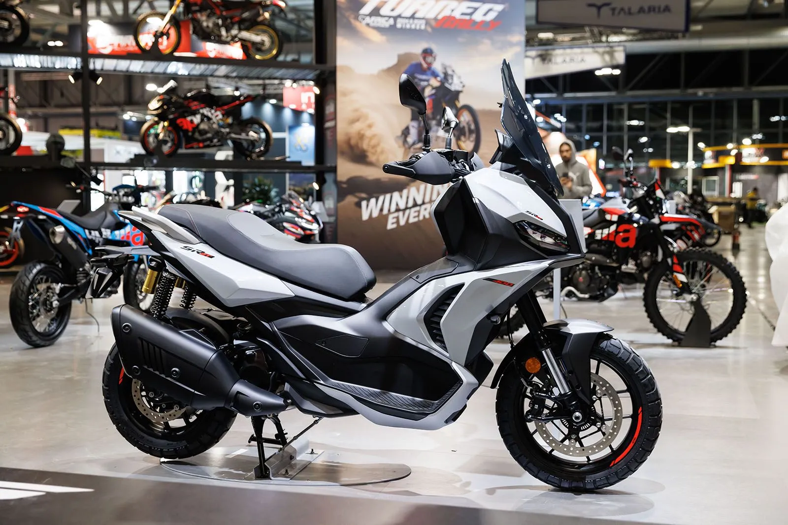 Τα νέα μοντέλα scooter και μοτοσικλετών των Piaggio, Aprilia, Vespa και ...