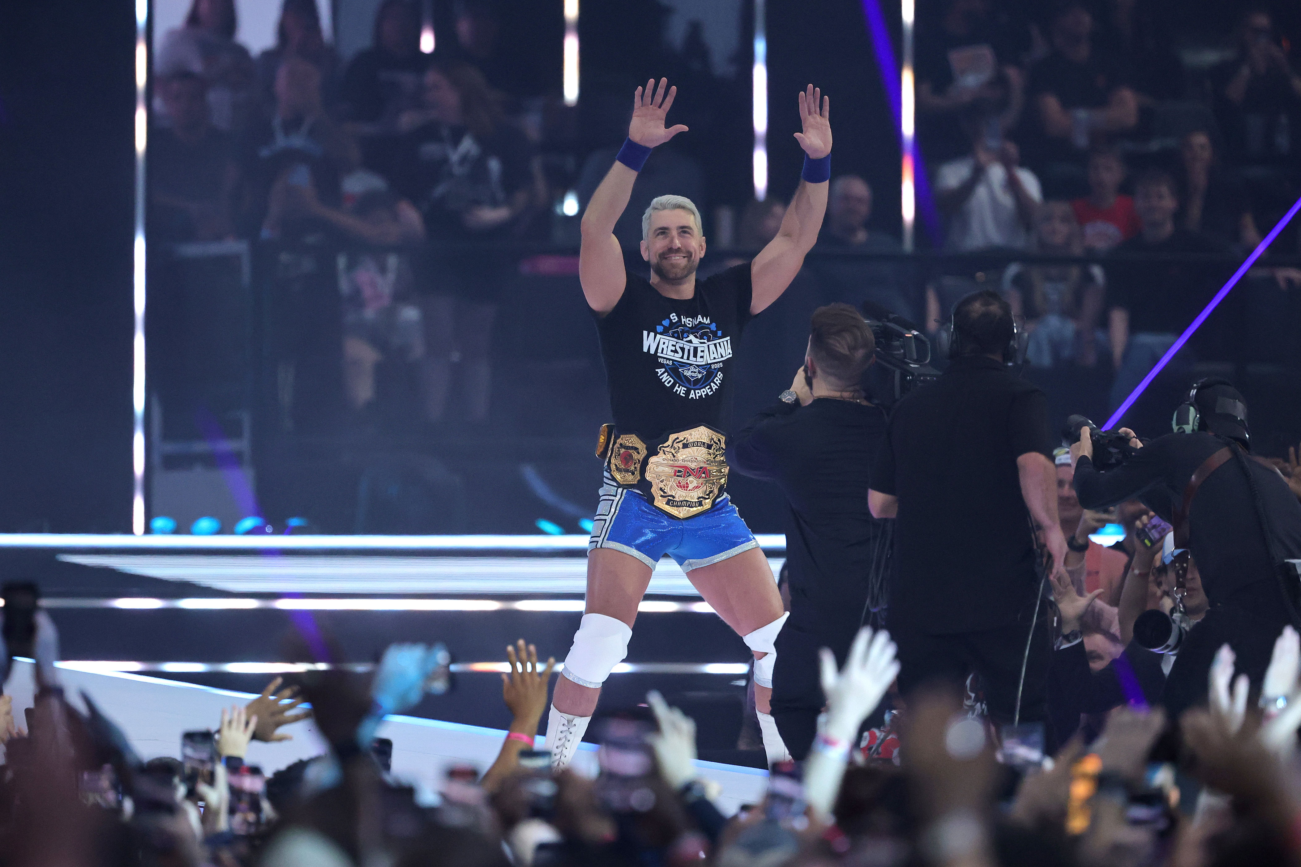 Edinburgh born wrestler Joe Hendry officially signs with WWE after ...