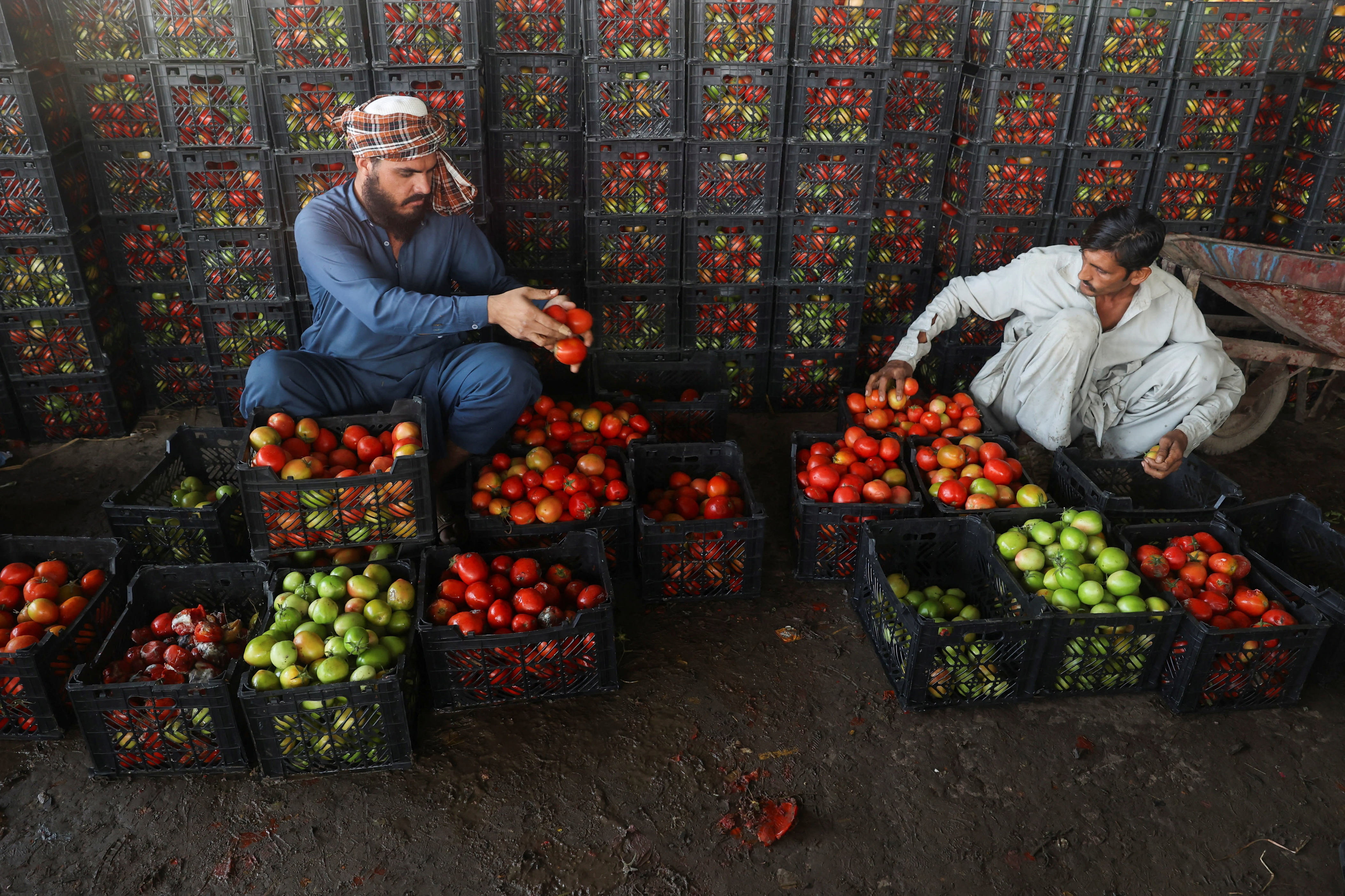 Afghanistan shifts trade to Iran route to avoid Pakistan closures