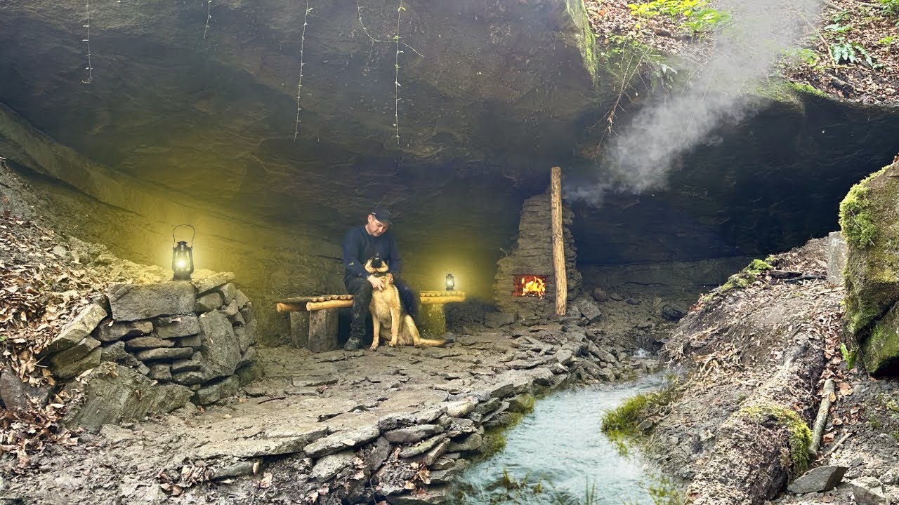 3 days solo bushcraft. Shelter under the big stone