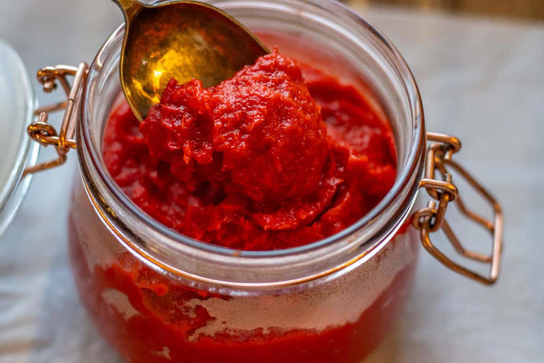 Biber Salçası - Turkish Red Pepper Paste