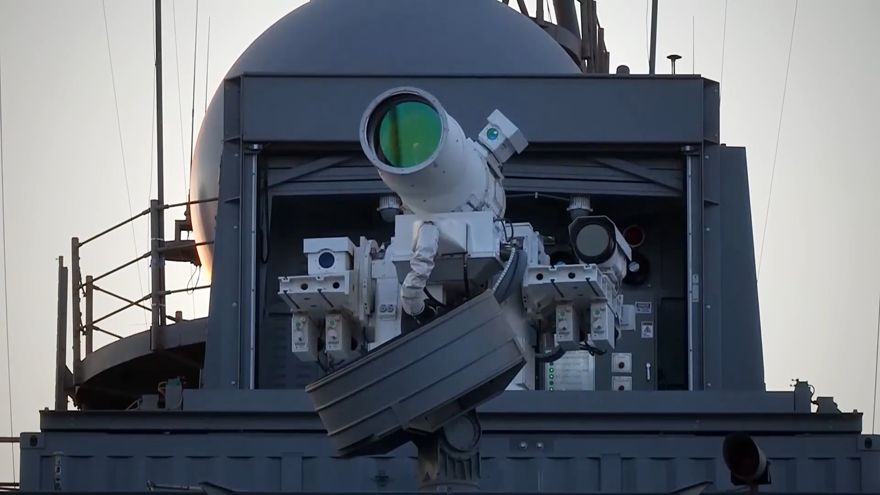 Deadly Laser Weapon Vaporizes Enemy Boat on Camera