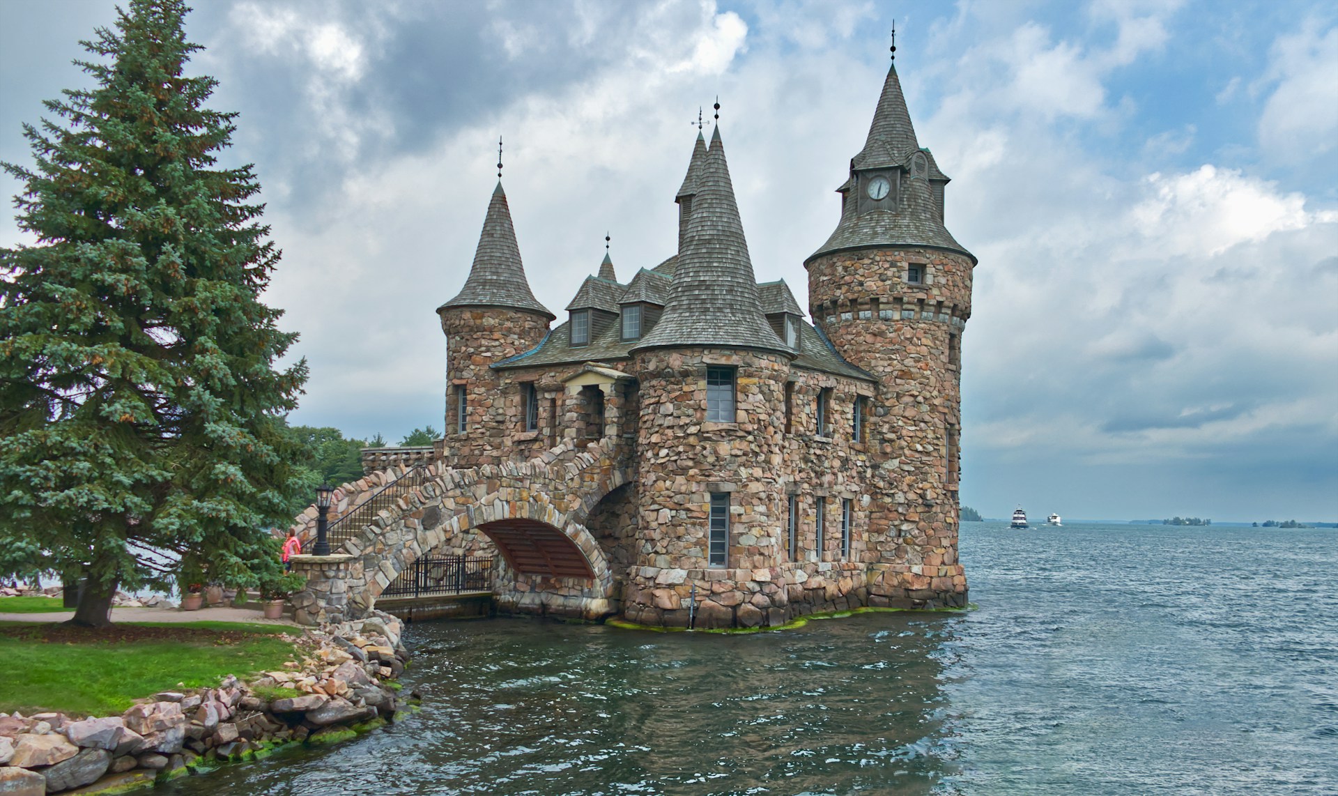 15 US Castles That Look Like They Belong In Europe
