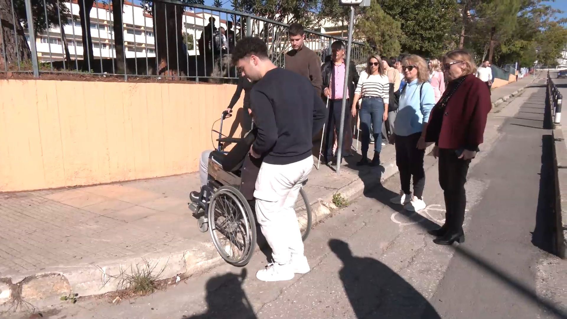 Βιωματική δράση του 1ου Λυκείου Λαμίας – Πόσο προσβάσιμη είναι η πόλη ...