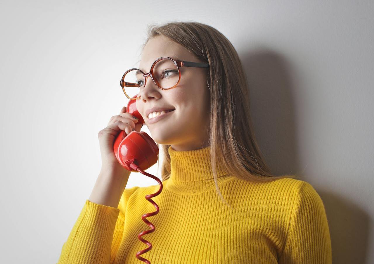 15 Things 90s and 2000s Kids Do Today That Confuse Everyone Under 18