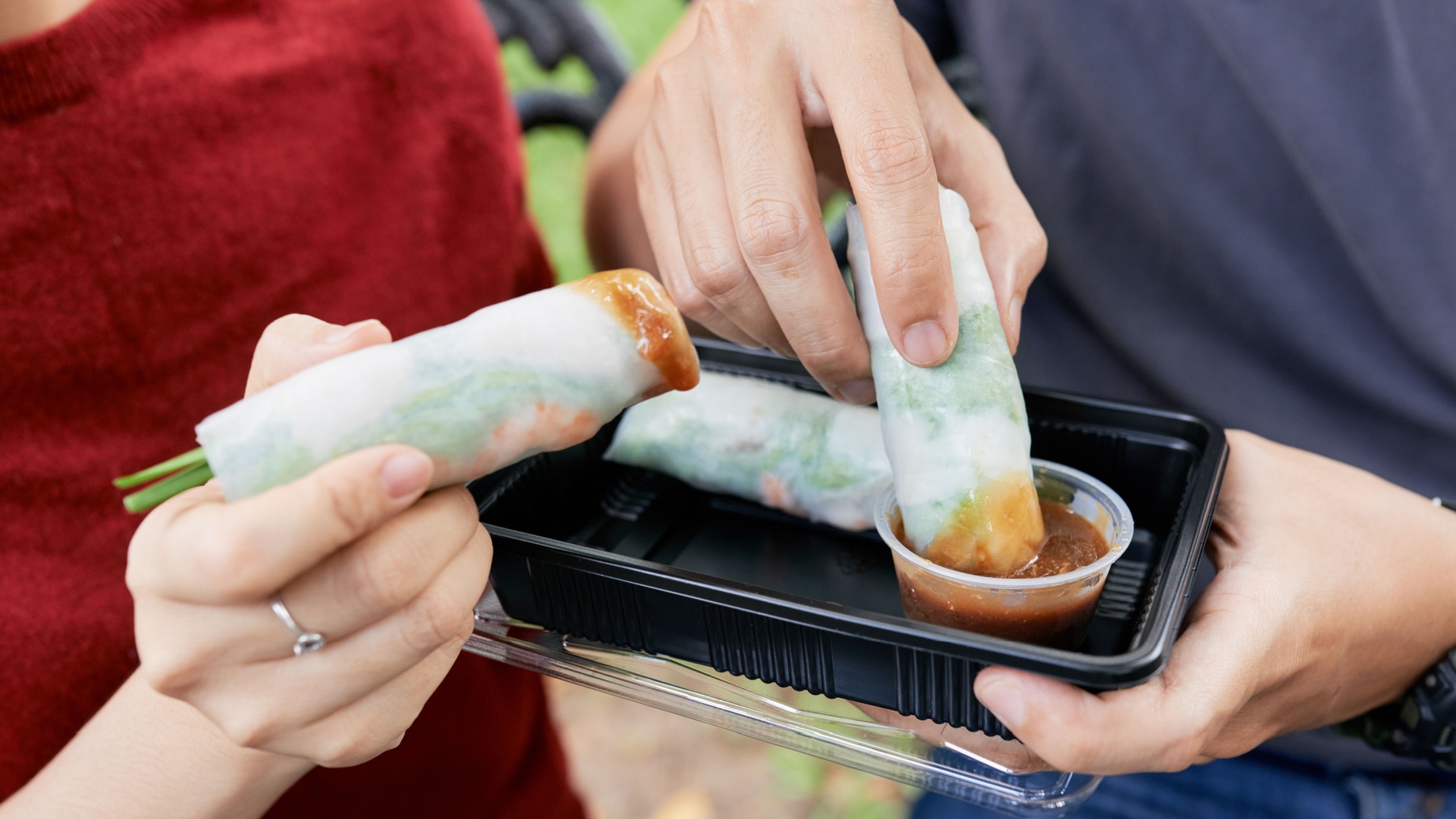 15 Foods Traditionally Eaten By Hand Around The World