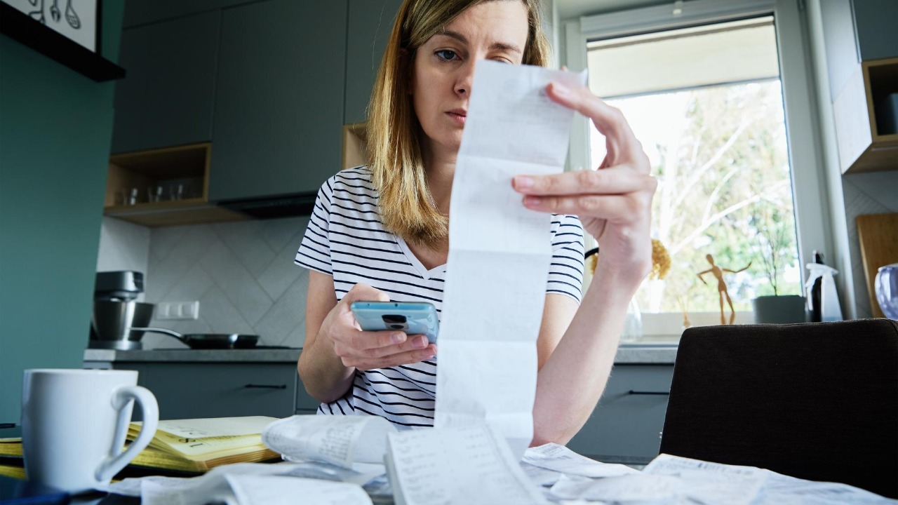 9 five-minute money moves that save over $3,000 a year