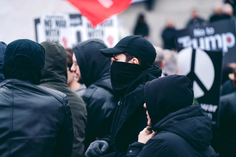 Το Βερολίνο υποβαθμίζει τον κίνδυνο από την Antifa Ost μετά τις ...