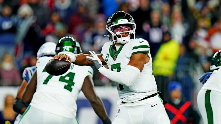 Jets Analyst Bluntly Informs Audience Justin Fields is Not an NFL ...