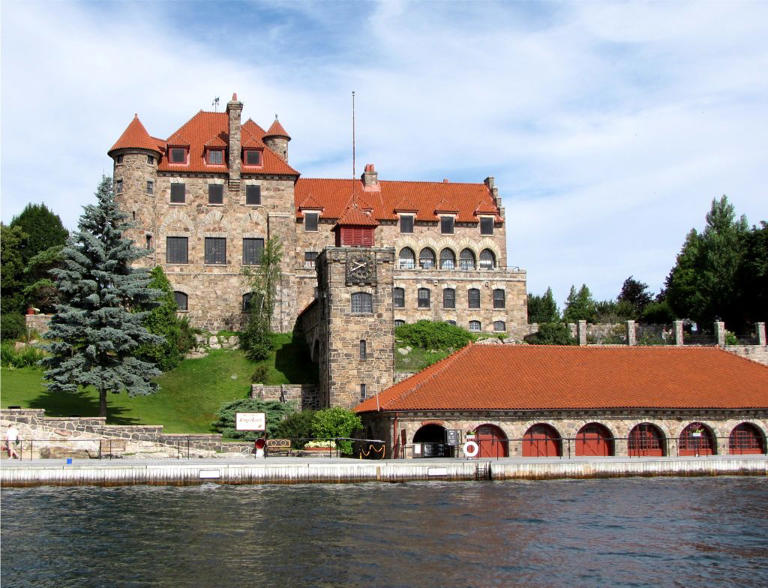 15 US Castles That Look Like They Belong In Europe