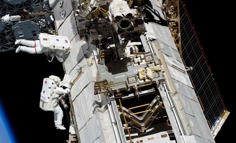 Auroras Across the Planet Are Concerning for ISS Astronauts, Forcing ...