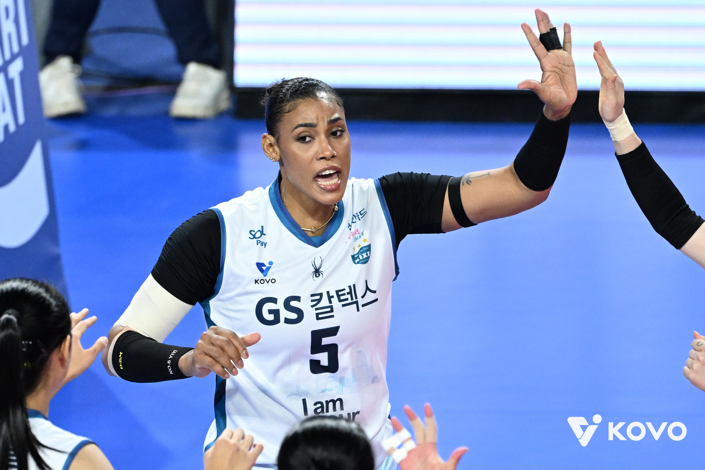 '실바 33점' 여자배구 GS칼텍스, 3위 도약…IBK기업은행 5연패 빠뜨려