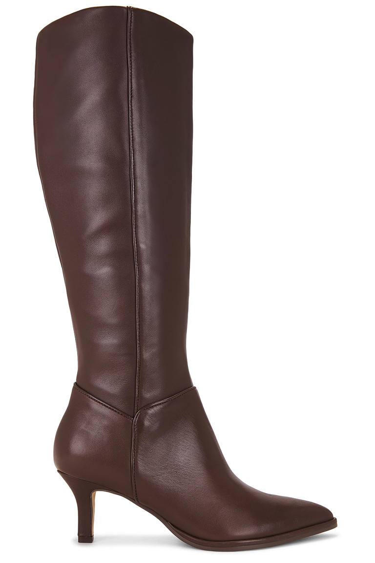 If I See You Wearing One of These 6 Specific Shoe Colors, I Know You're ...