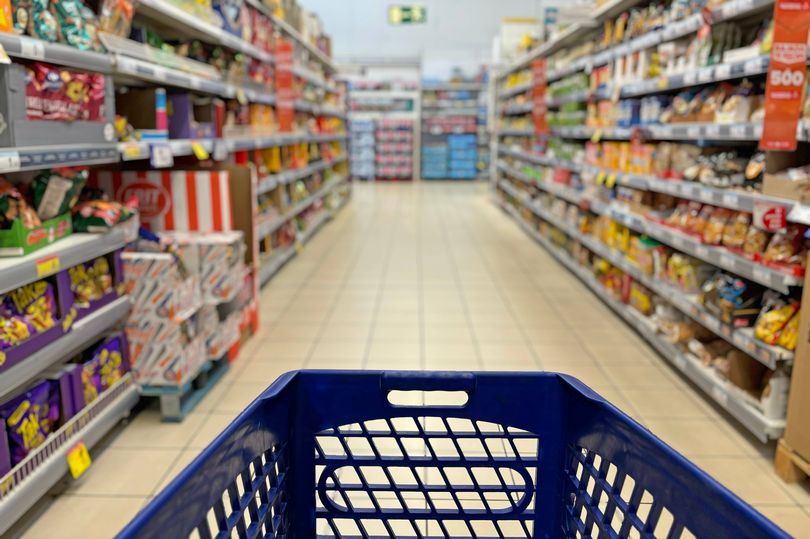 Irish shoppers' 'do not eat' warnings as popular Dunnes Stores and Lidl ...