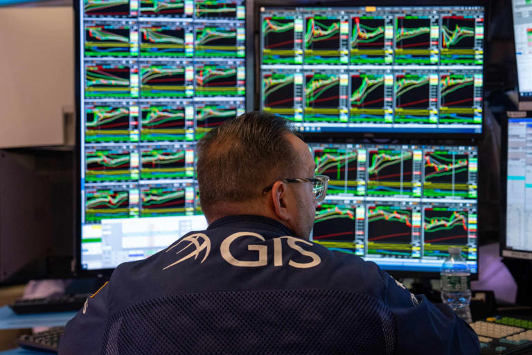 Don’t Buy the Stock Market Dip. These Charts of Small Caps ...