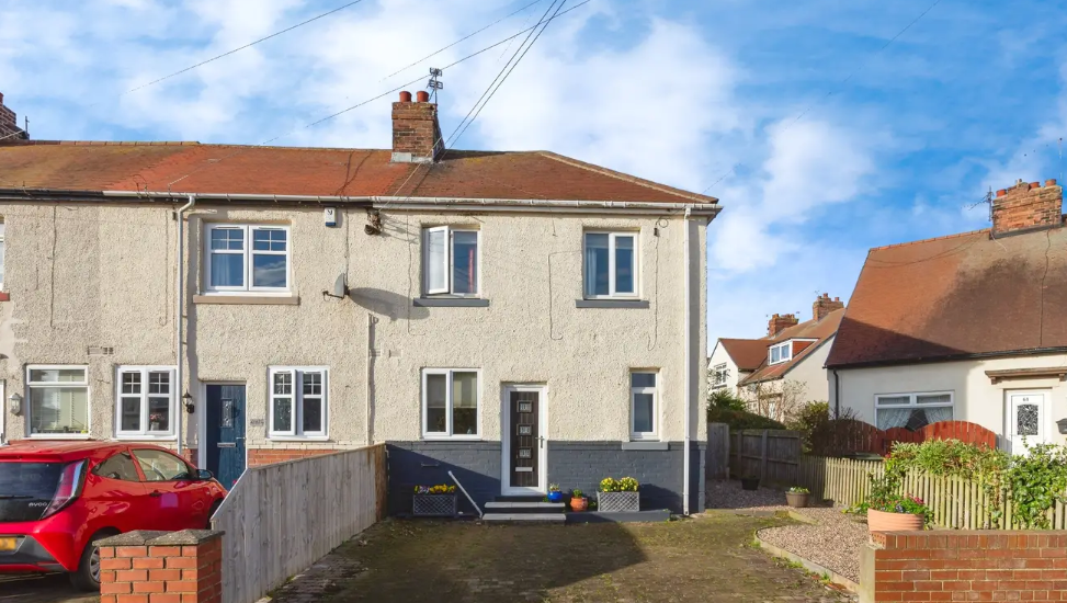 I took a virtual tour of a 3-bed Whitburn home filled with warmth ...