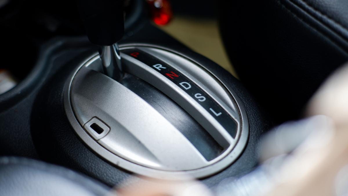 Qué significa la “D” en la palanca de cambios del coche automático y ...