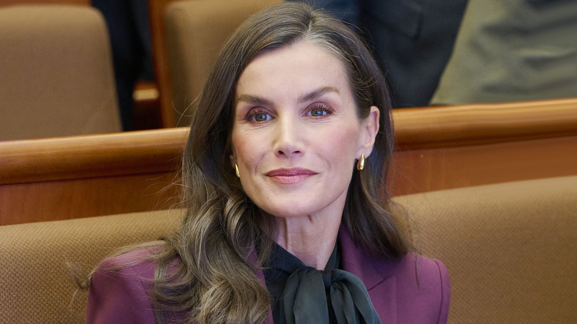 Macarena Arnás, grafóloga, sobre la firma de la reina Letizia: "Tiene un punto de rebeldía"