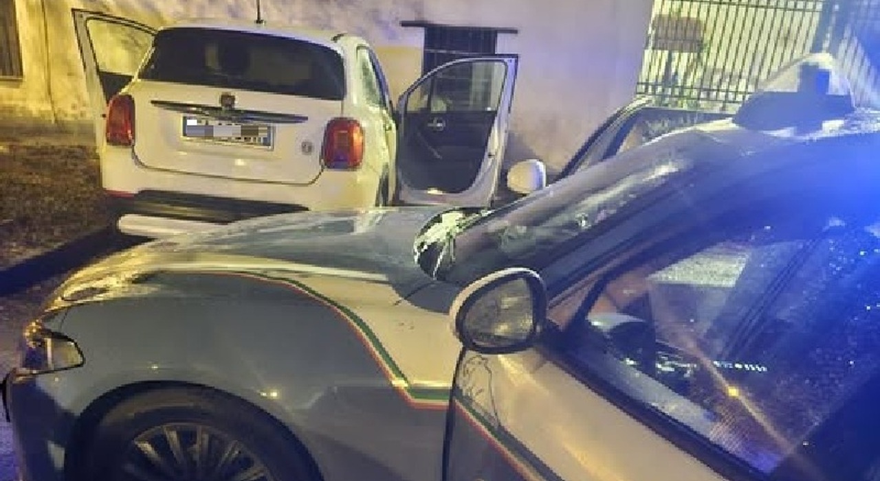 Napoli, le rubano l'auto ma i poliziotti la ritrovano: «Angeli in divisa»