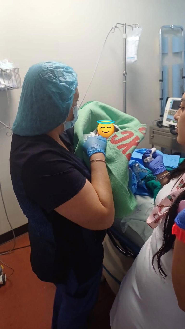 Policías rescatan a bebé recién nacido abandonado en un basurero, así ...