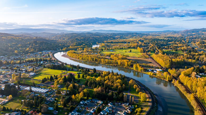Hidden Between Seattle And Portland Is Washington's Gateway To Mount St ...
