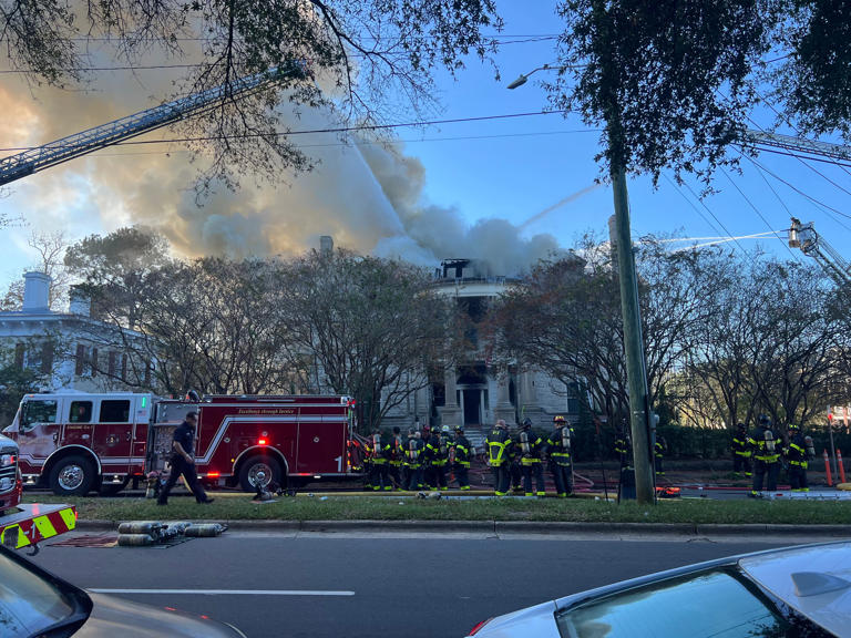 VIDEO: Historic building in downtown Wilmington on fire