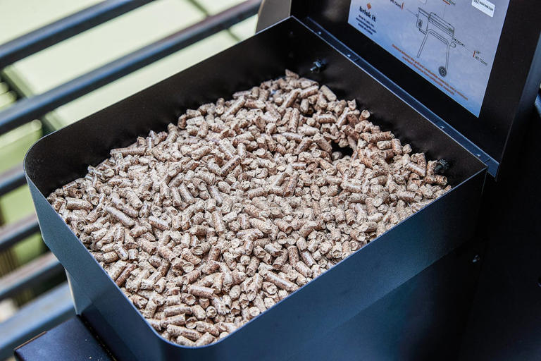 Wood Is Easy to Use for Your Smokeless Fire Pit, but Here’s Why You ...