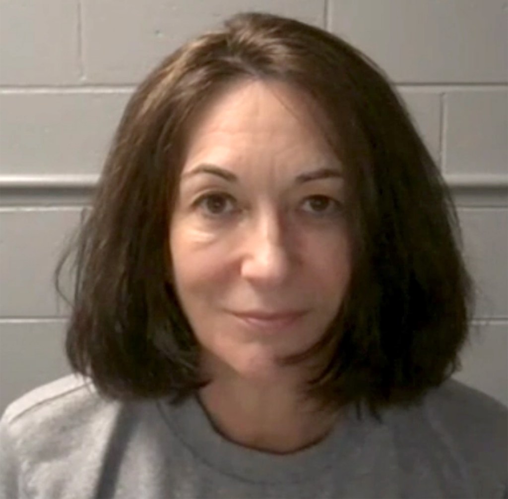 Prison fires staff who leaked Ghislaine Maxwell emails — and lawyer ...