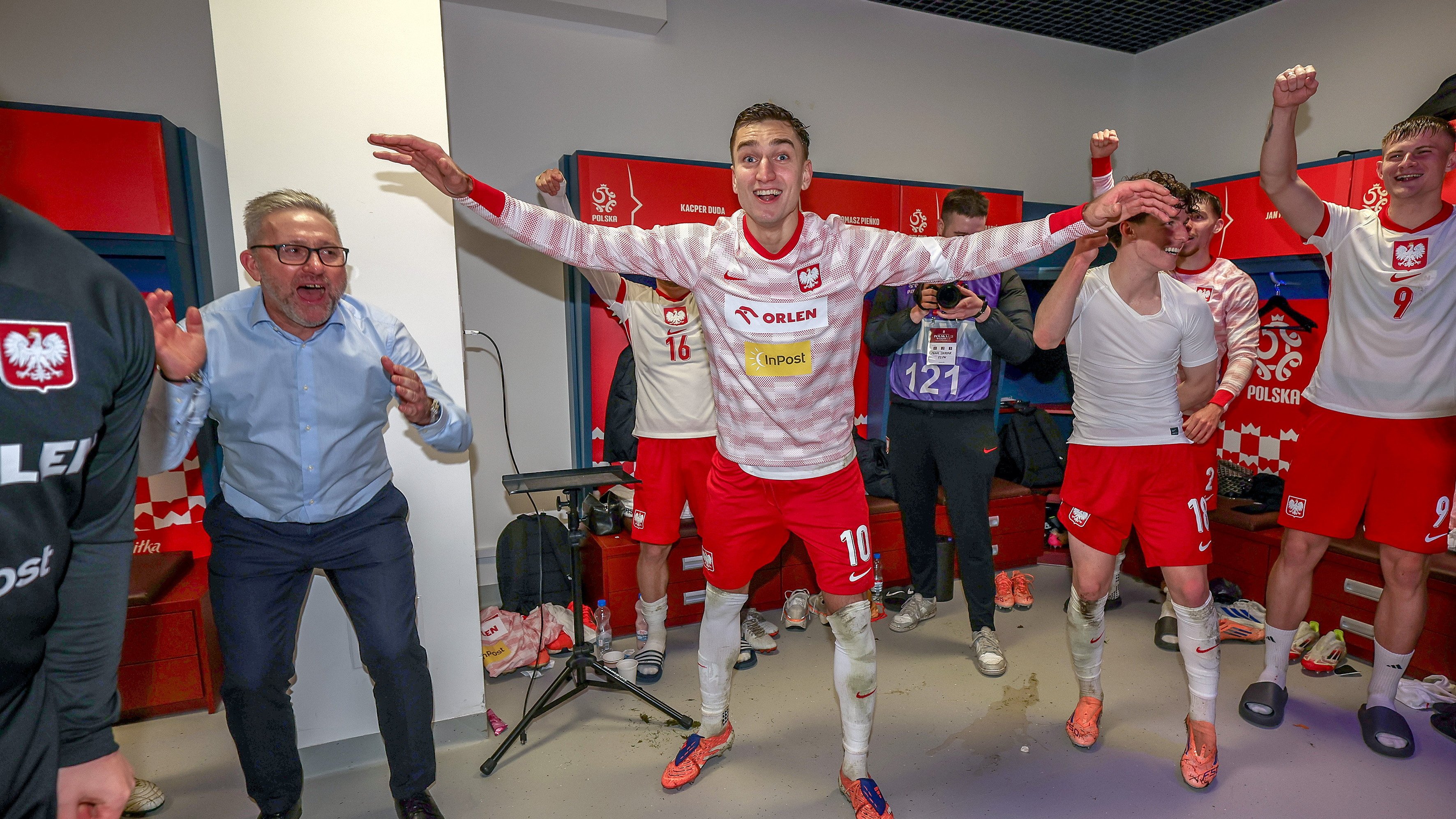 Jerzy Brzęczek przemówił po wielkim zwycięstwie Polaków. Tłumaczy ...