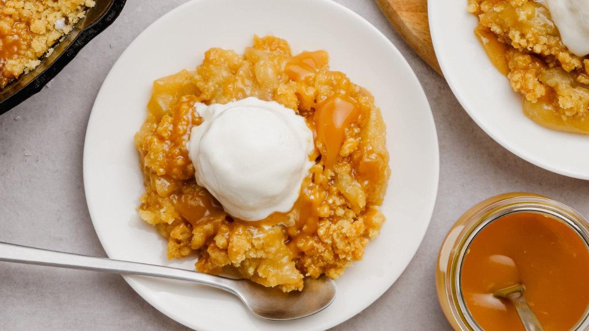 Whenever I Make This Caramel Apple Crumble, Everyone Asks for Seconds