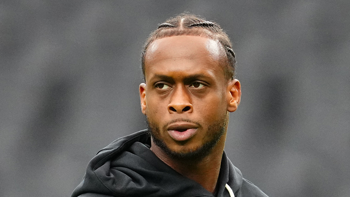 Raiders QB Geno Smith Dealt Unfortunate Update Ahead of Cowboys Game